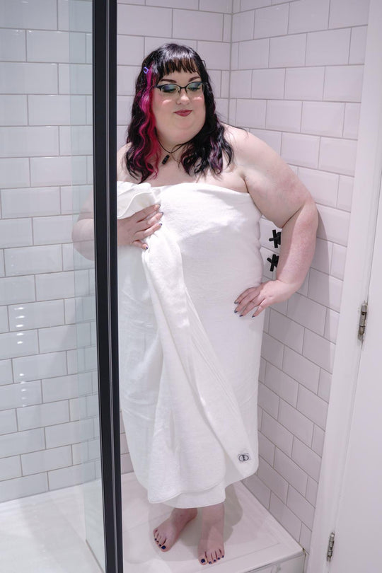 Luxury Extra Large Bath Towel in White - Snag – Snag Canada